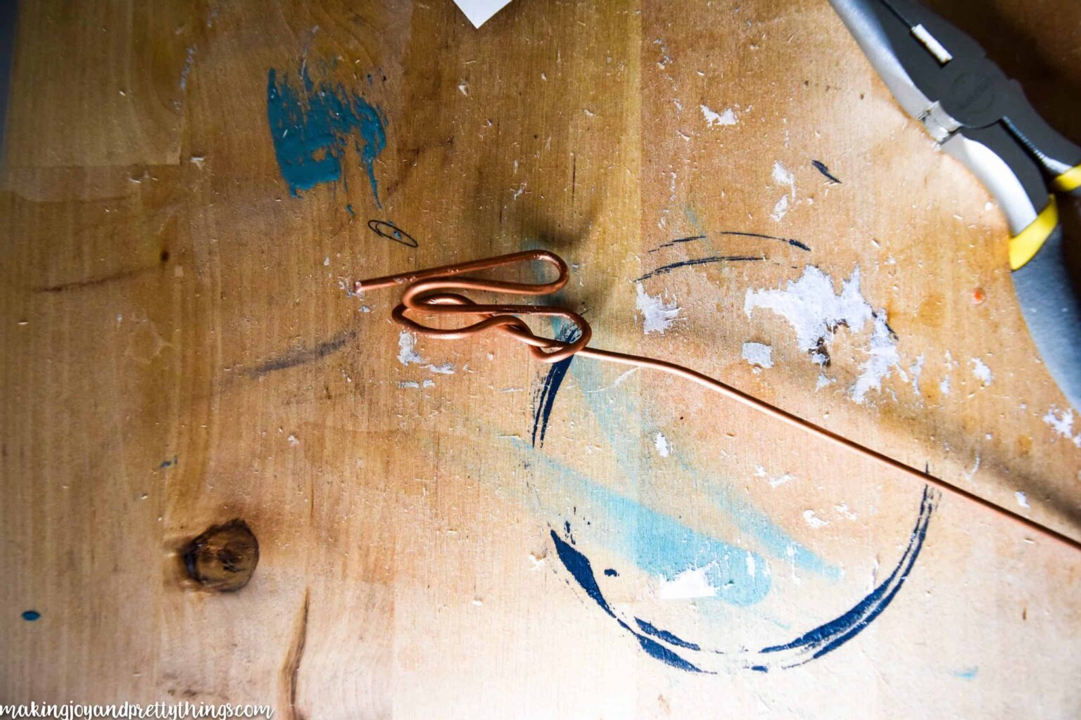 DIY Wire Photo Holder - Making Joy and Pretty Things